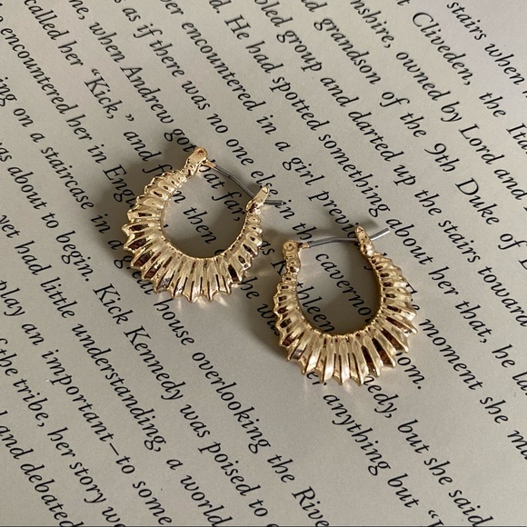 boutique | Jewelry | Mini Gold Hoop Earrings Design Style Minimalist ...